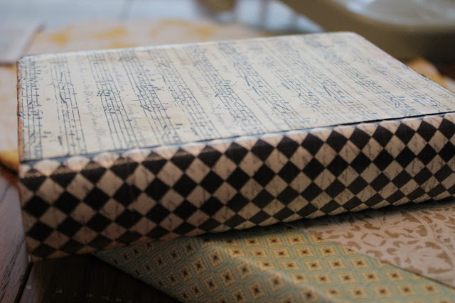 Mommy Vignettes: DIY Hardcover Book Decor