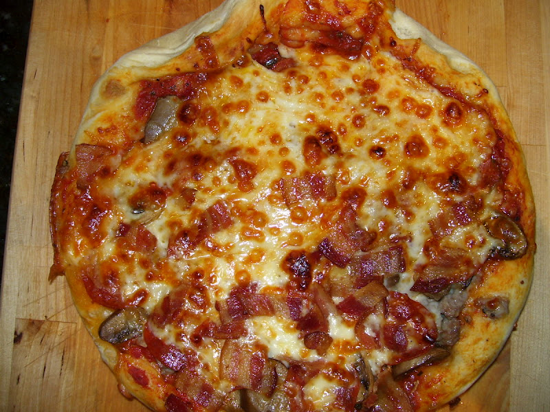 Tupper Cooks!: Dutch Oven Pizza..........