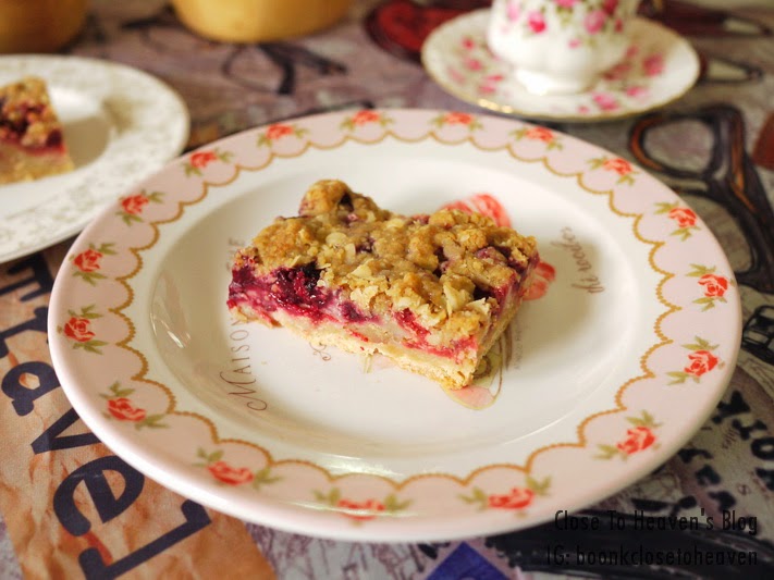 Blackberry Strawberry Crisp Bars