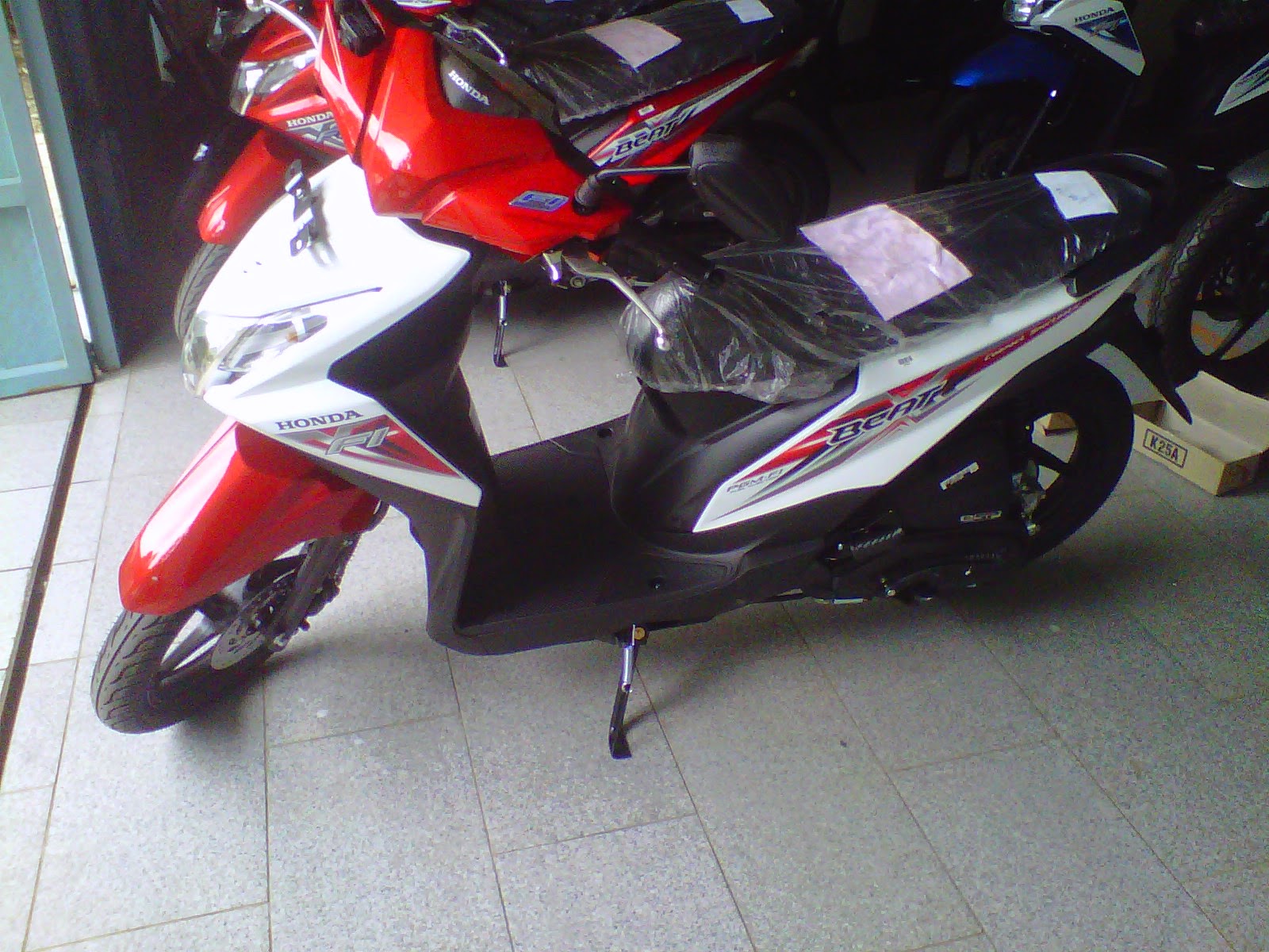 17+ Motor Beat 2016 Merah Putih