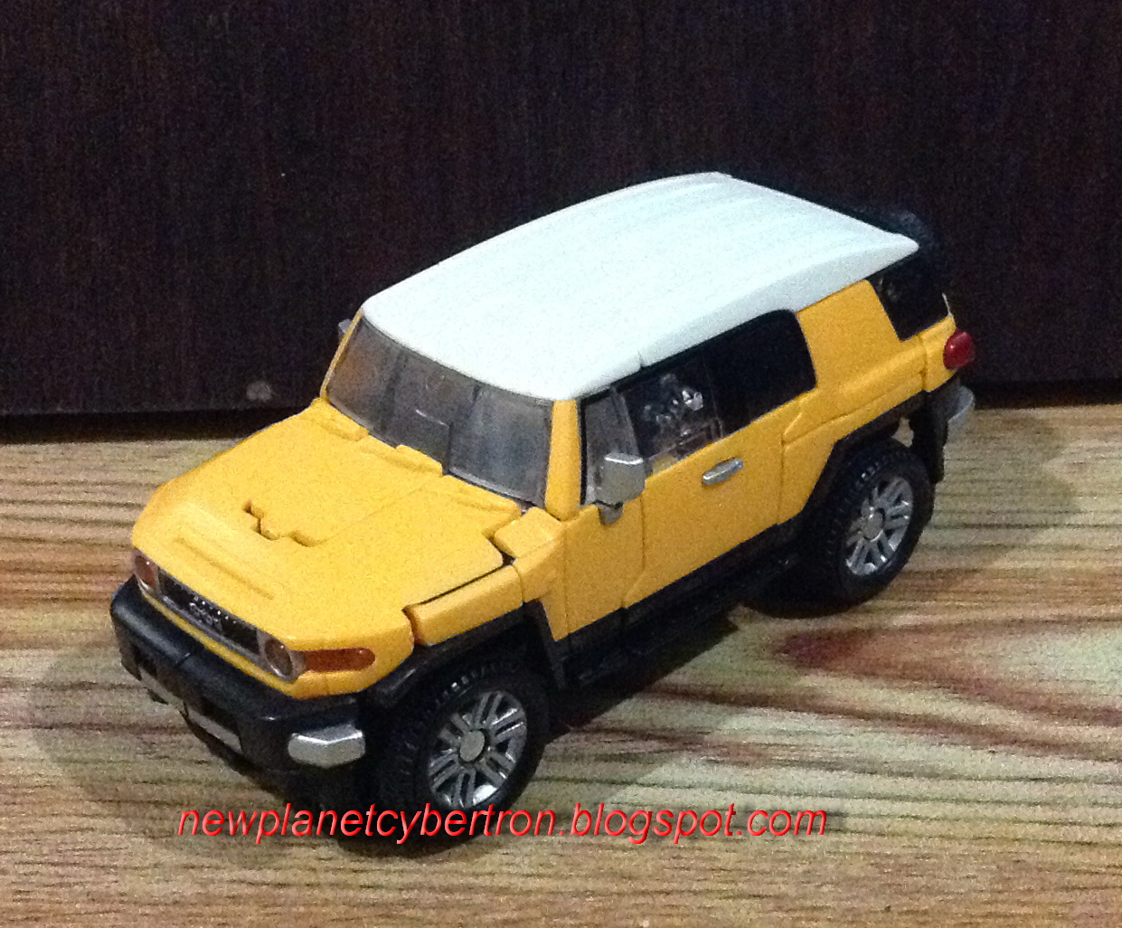 New Planet Cybertron: Transformers Review: Optimus Prime (Toyota FJ ...