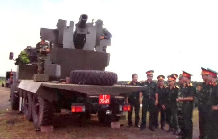 DEFENSE STUDIES: Self-Propelled Gun Made in Vietnam