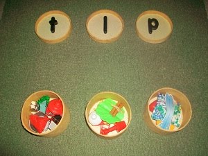 The School Supply Addict: Alphabet Sound Tubs