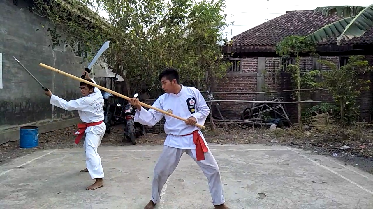 5 Senjata Yang Sering Dipakai Di Pencak Silat - dugambir info
