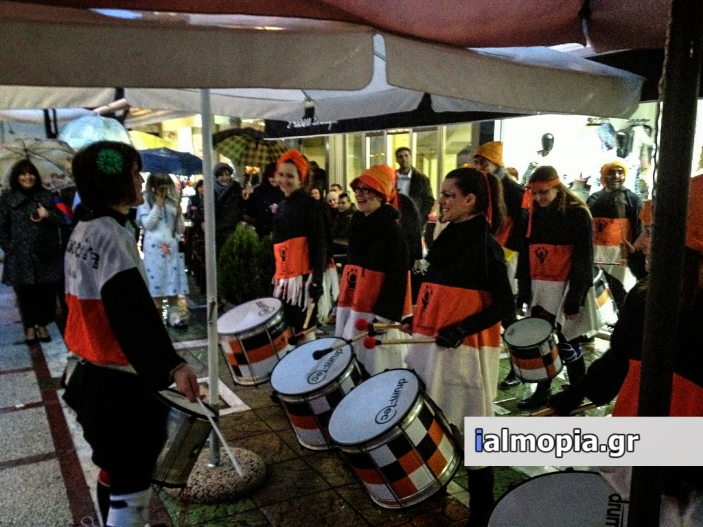 IALMOPIA LIVE: Χορός με τρέλα μέσα στη βροχή στο 9ο Καρατζοβίτικο ...