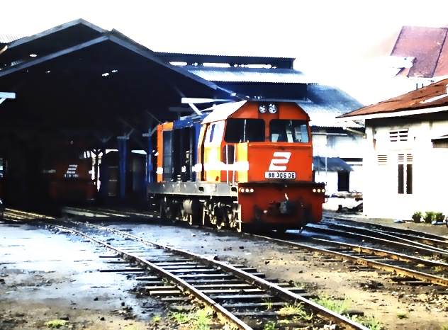 Jenis Lokomotif Kereta api Indonesia yang digunakan PT. KAI - motospes ...