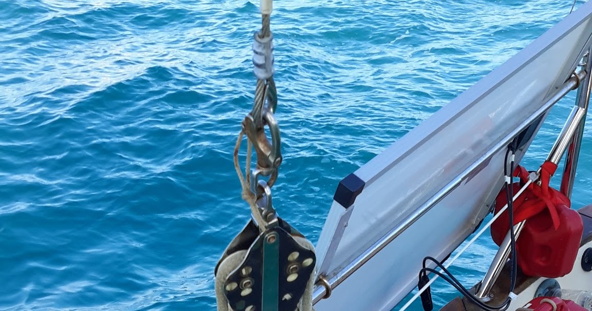 Onapua........the sailing vessel: Running Backstays