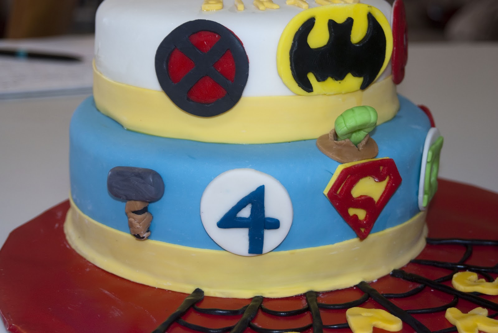 Michelle's Cakes: Superhero cake