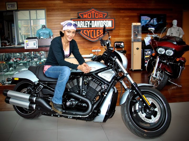 Awie dan Erra Beraya Dengan Motosikal Berkuasa Tinggi | GOSIP SENSASI