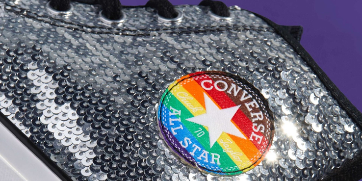 CON ORGULLO Y MUCHO COLOR, CONVERSE INTERVIENE SUS ICÓNICOS MODELOS EN ...