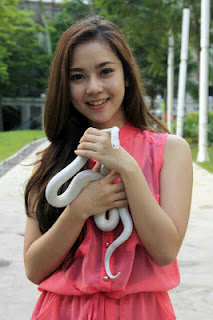 Biografi Profil Biodata: Biodata Rere - Rebecca Regina Maria Tedja