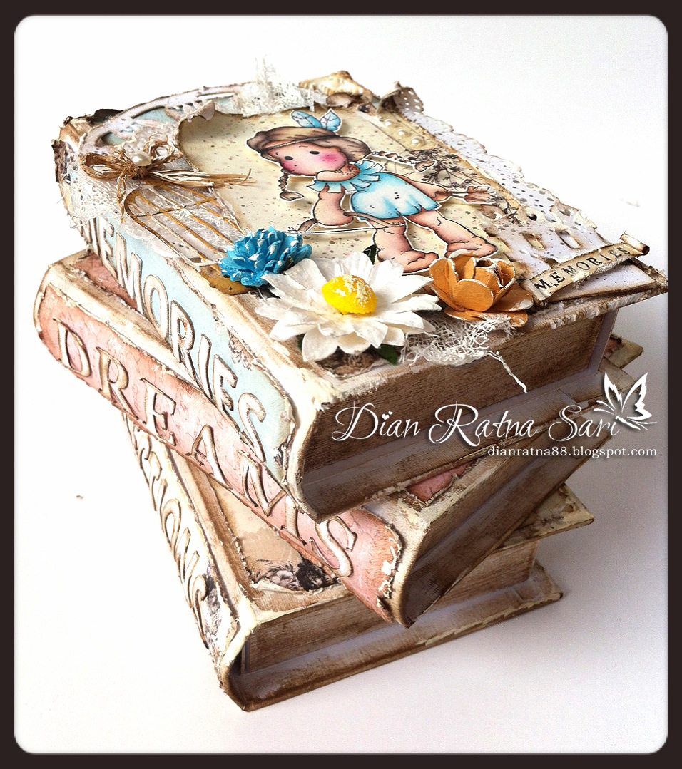 Dian's Craft Room: Vintage Drawers with Old Books Look
