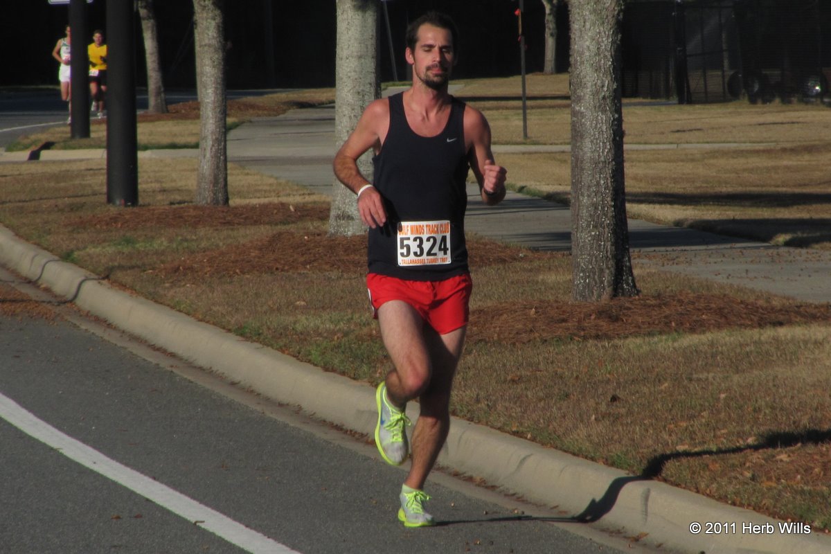 Trouble Afoot!: Lake and 5,100 runners decide Turkey Trot is 'just right'