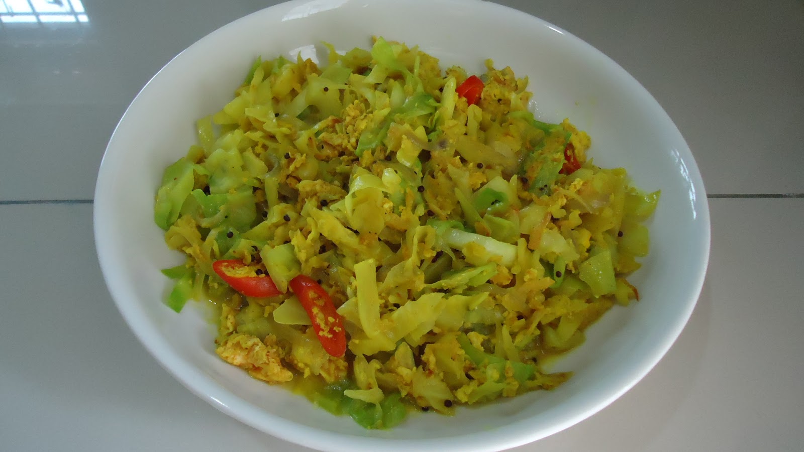 Zara ♥ Baking: KOBIS GORENG KUNYIT BERTELUR...