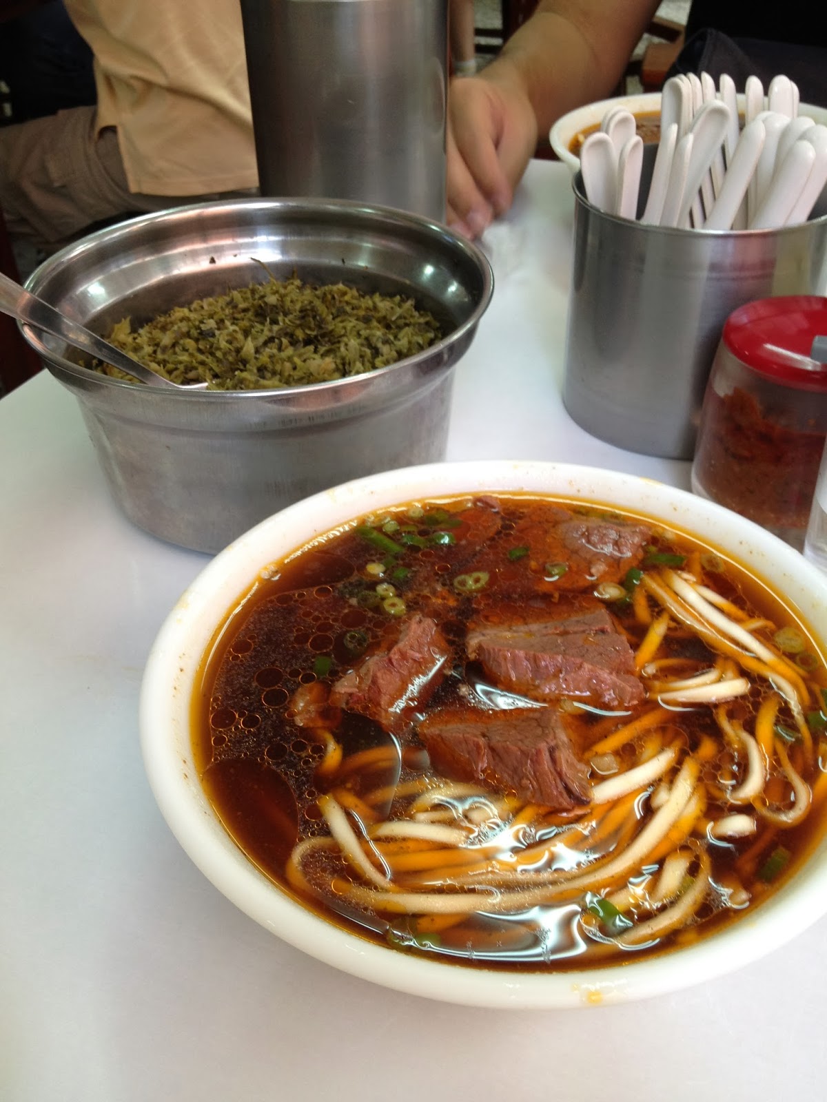 a hungry girl's guide to taipei: taiwanese/beef noodle soup: LAO WANG ...