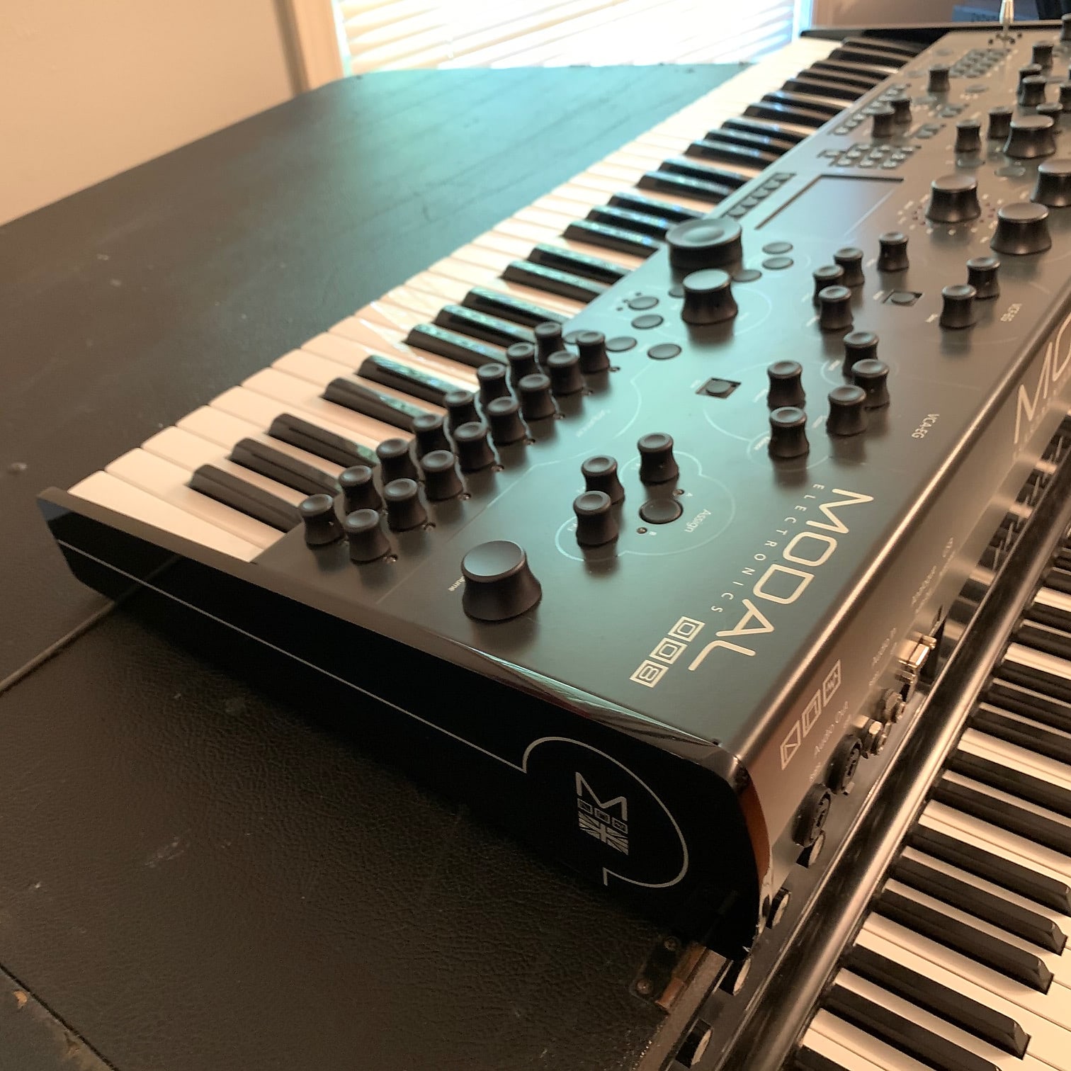 MATRIXSYNTH: Modal Electronics 008 Analog 8 Voice (Discrete)