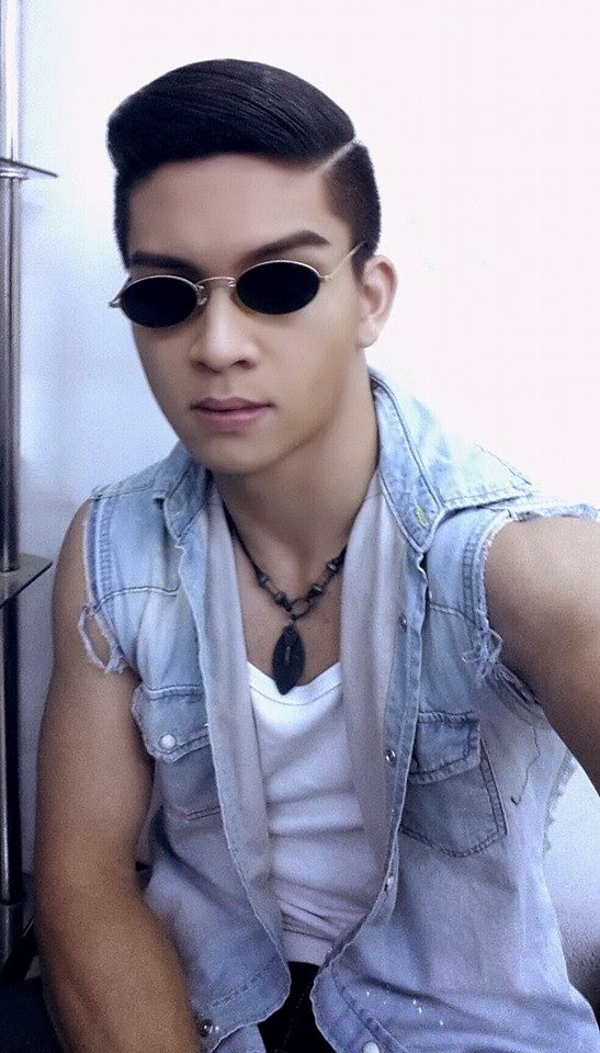 M y a n m a r H u n k s: Nay Win @ Selfie