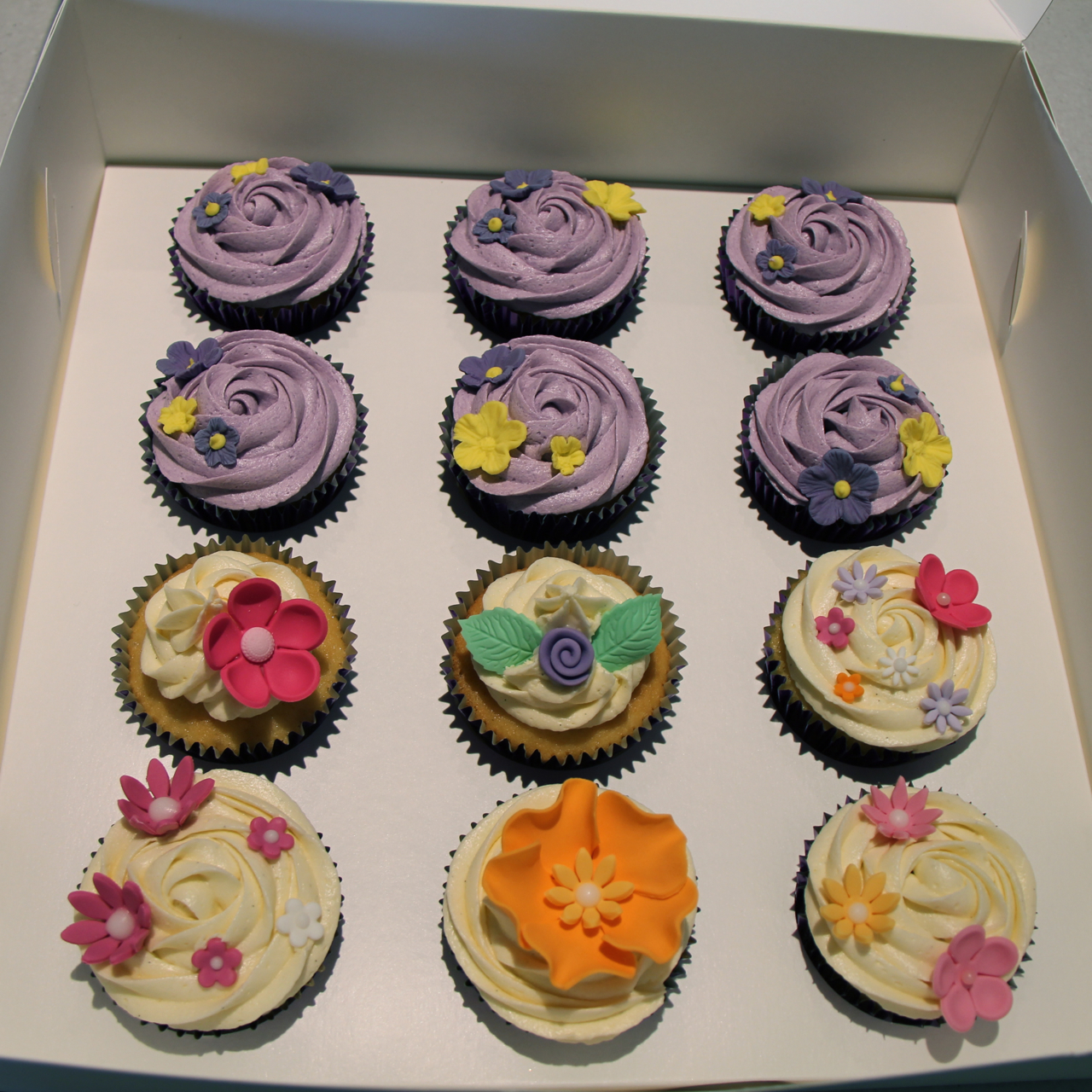 Coco Jo Cake Design: Assorted Flower Cupcakes
