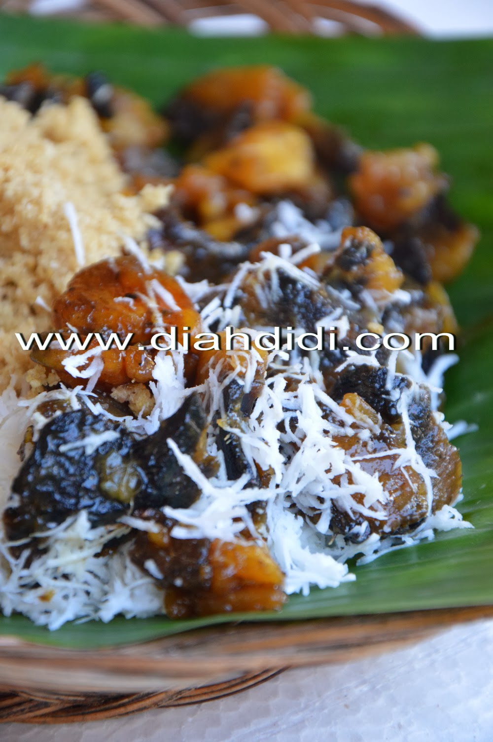 Gathot & Tiwul...Jajan Pasar Eksotis..Yang Udah Semakin Langka ...