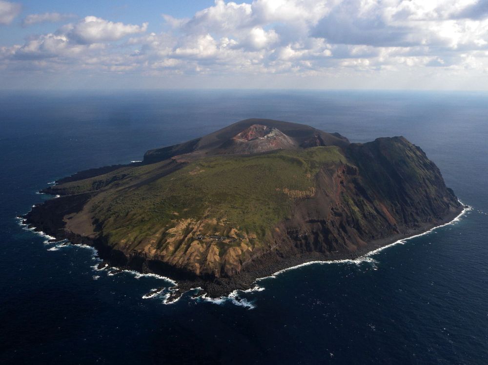 W u l k a n y Ś w i a t a B l o g: Torishima: wyspa ptasiej ...