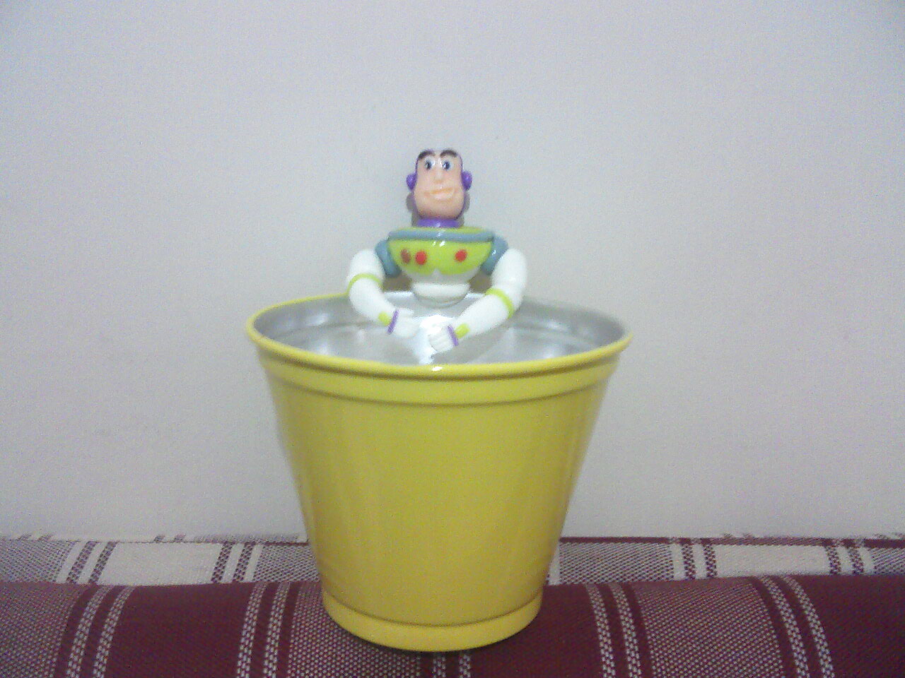 Angel Gui Biscuit: Balde Metálico com personagens Toy Story