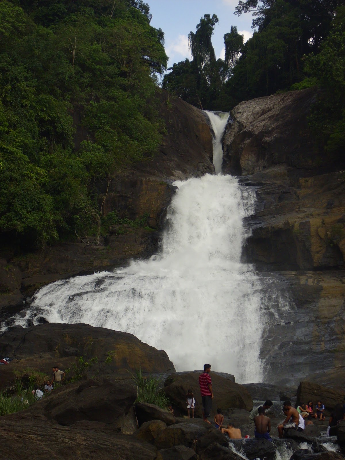 Bopath Ella waterfall ~ Tourist Guide for Sri Lanka