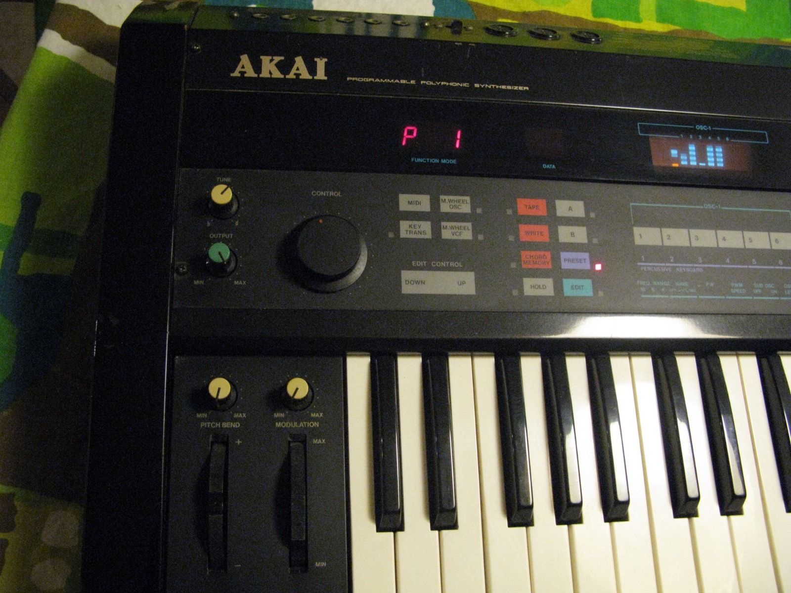 MATRIXSYNTH: Akai AX-80 Vintage Synthesizer