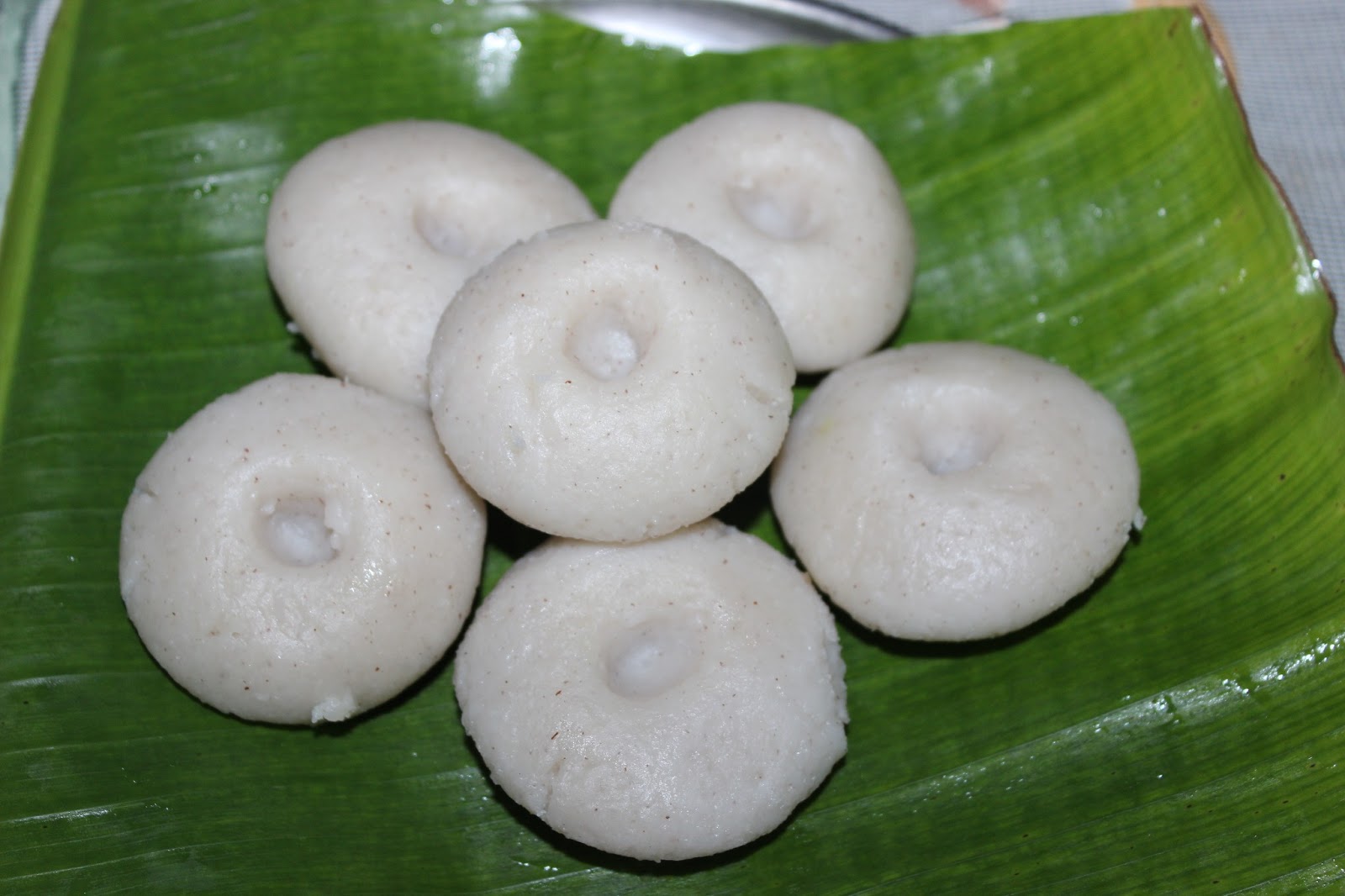Deepa's Rasoi: Pundi (Rice Dumpling - Manglorean dish)