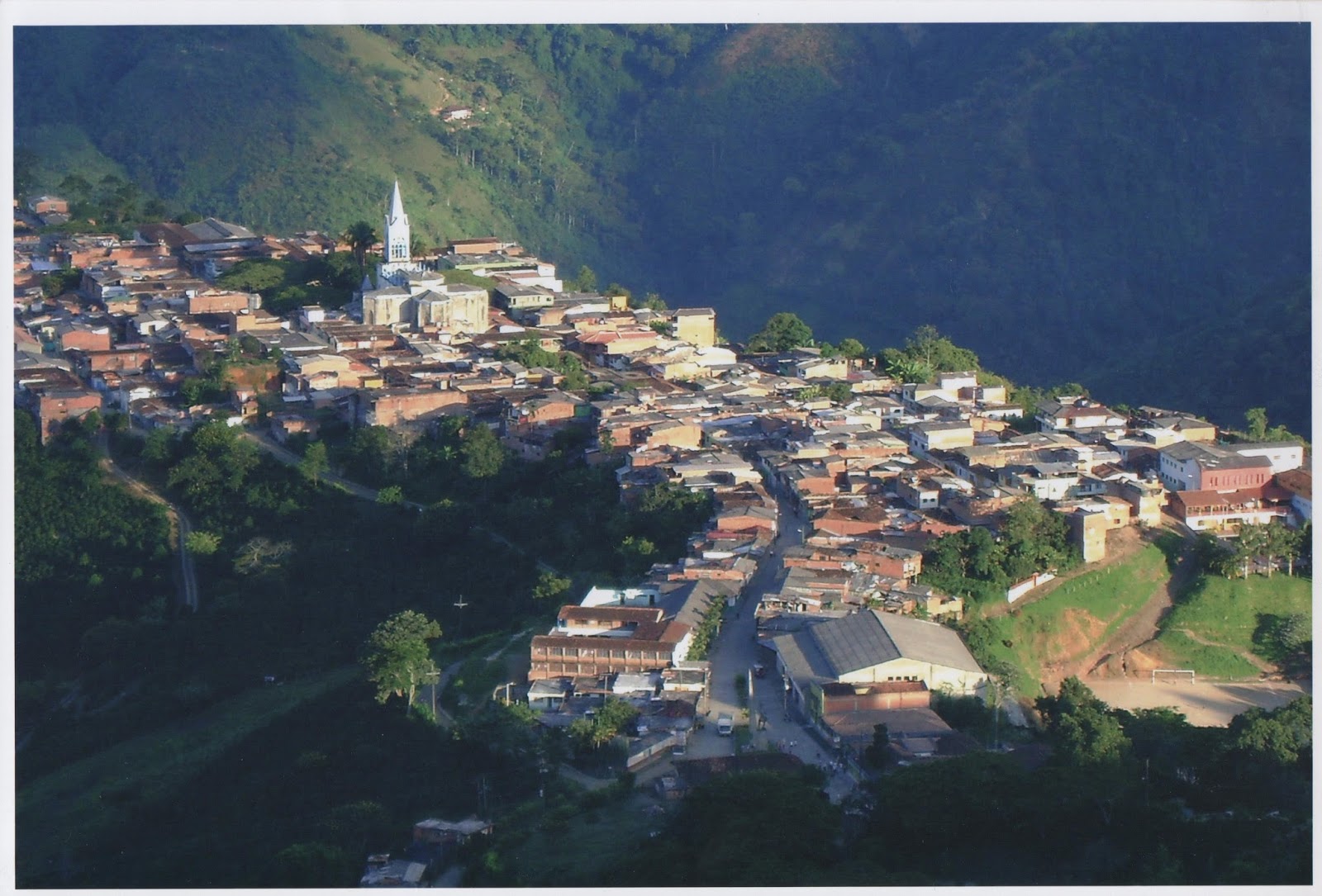 VIAJANDO EN MOTO: BETANIA ANTIOQUIA COLOMBIA - AMÉRICA DEL SUR.