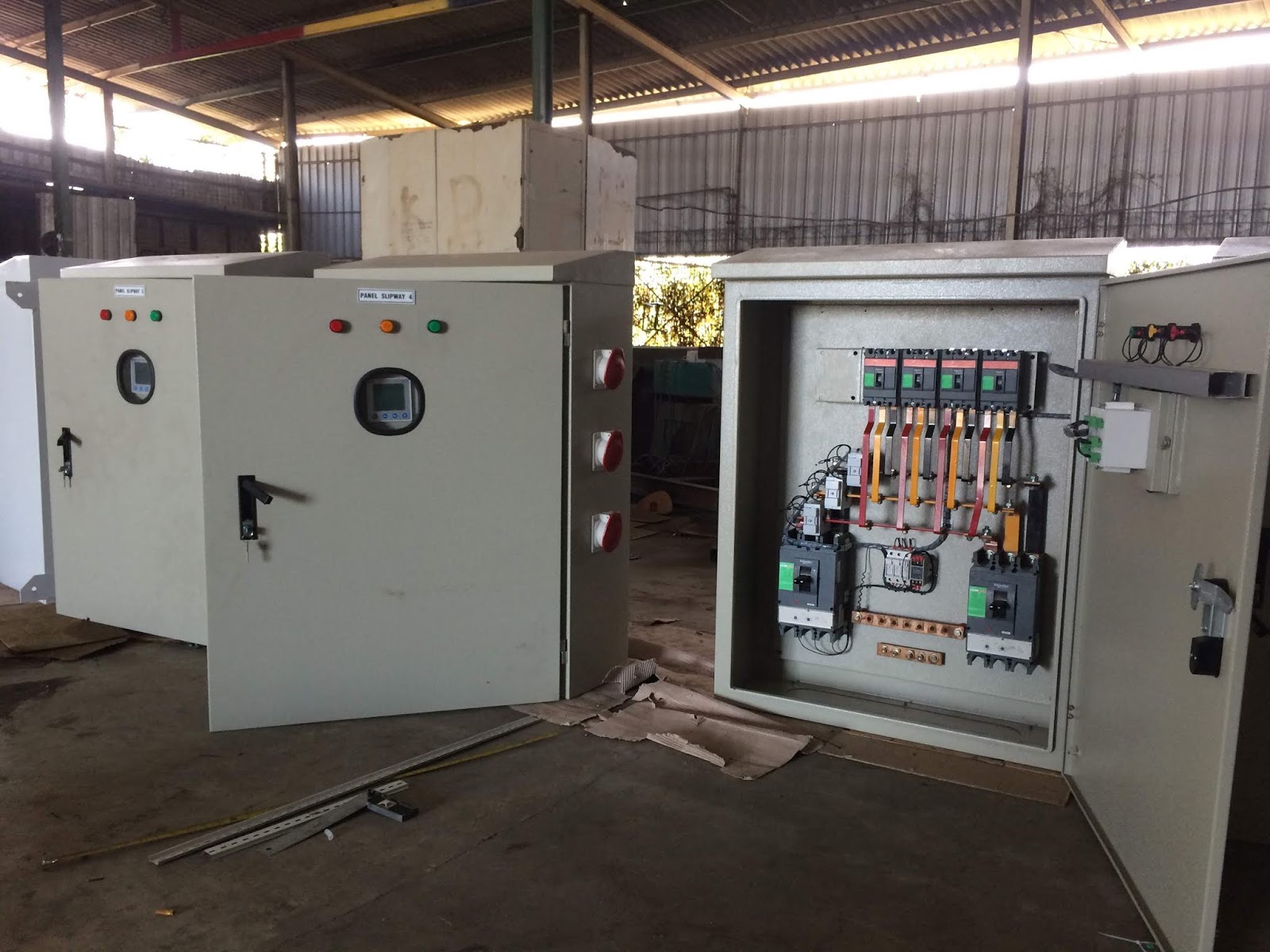 hargajualpanellistrik: Panel SDP Outdoor Siap Menuju ke Lokasi