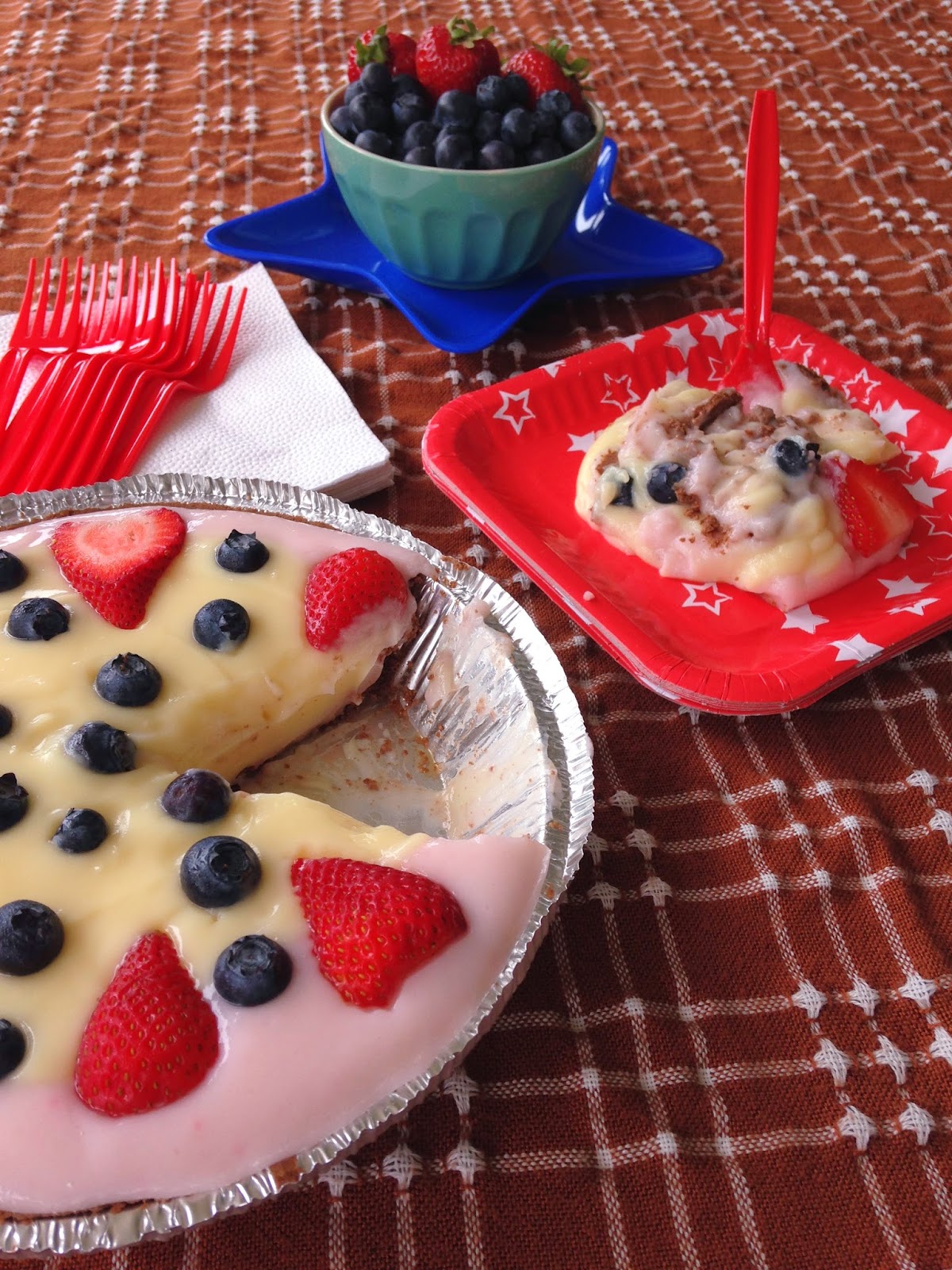 Berry Cheesecake Pudding Pie