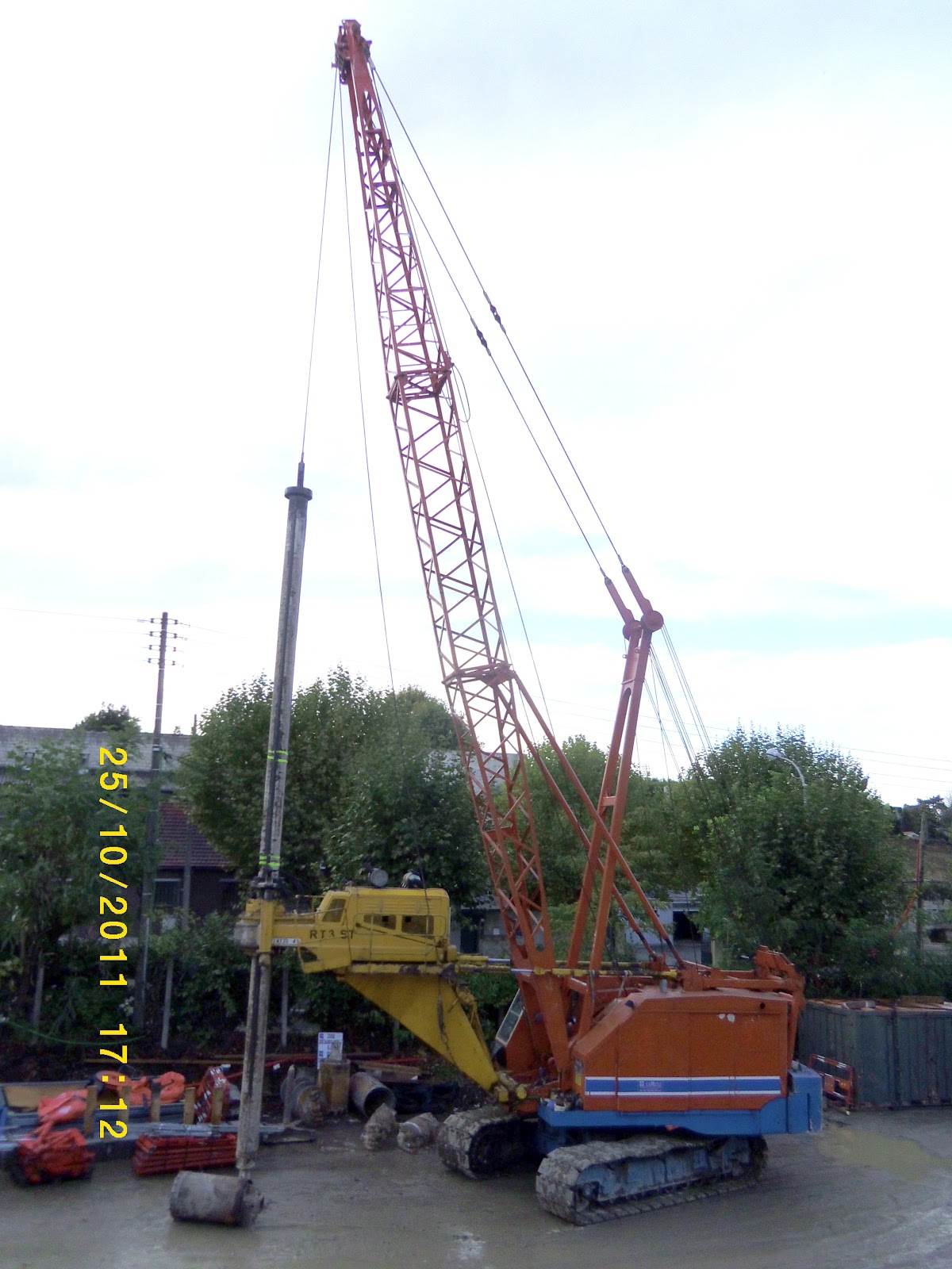 SOGEA - 45 logements LOGIPASS - CREIL: Arrivée d'un machine à pieux ...