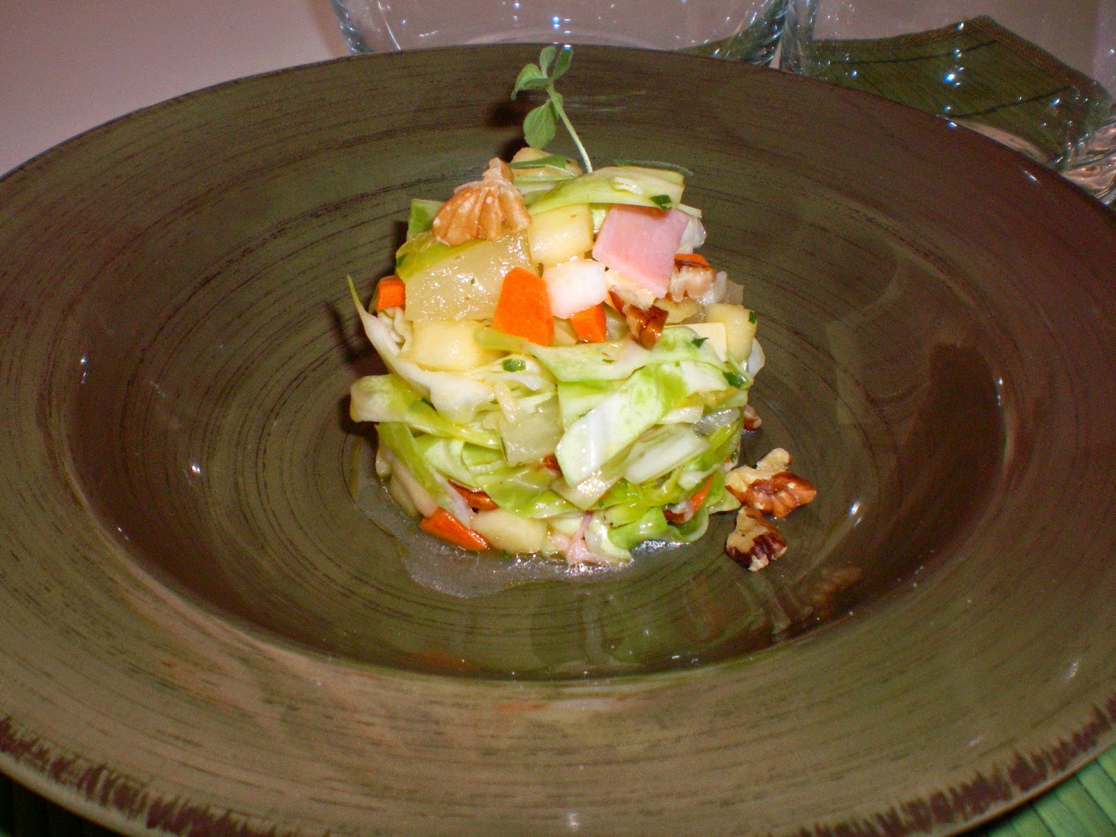 ENSALADA DE COL, PIÑA Y MANZANA