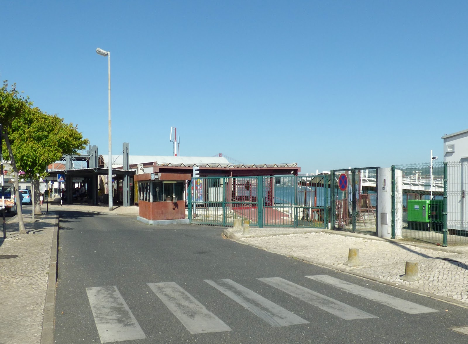 Viajar e descobrir: Portugal - Almada- Cacilhas - Terminal fluvial de ...