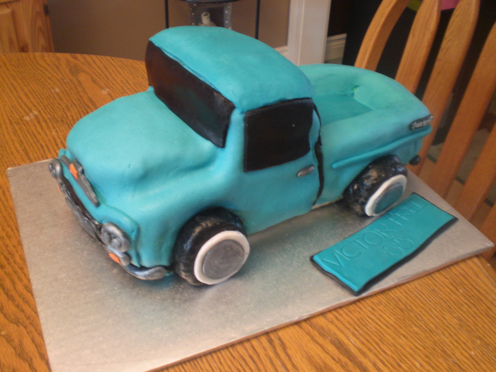 Pink Frosting Bakery: 1957 Chevy Truck cake