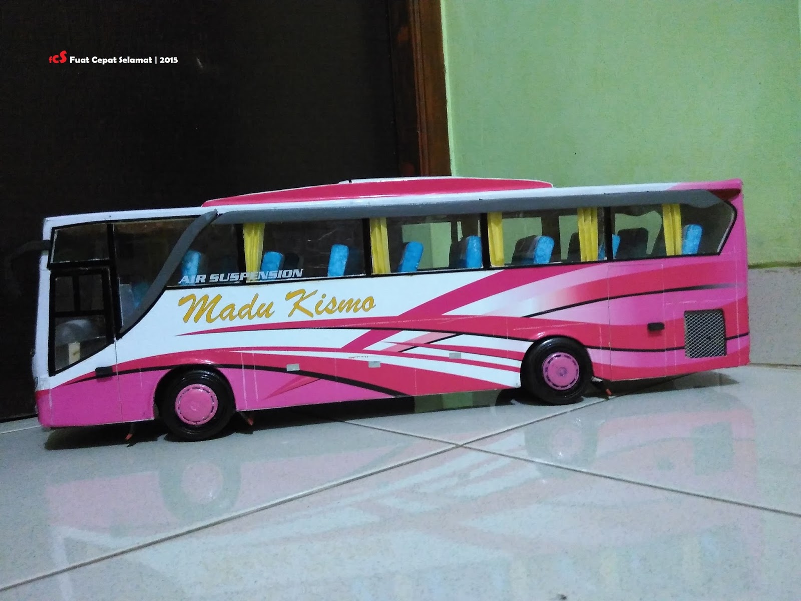 View Desain Miniatur Bus Dari Kardus Pictures