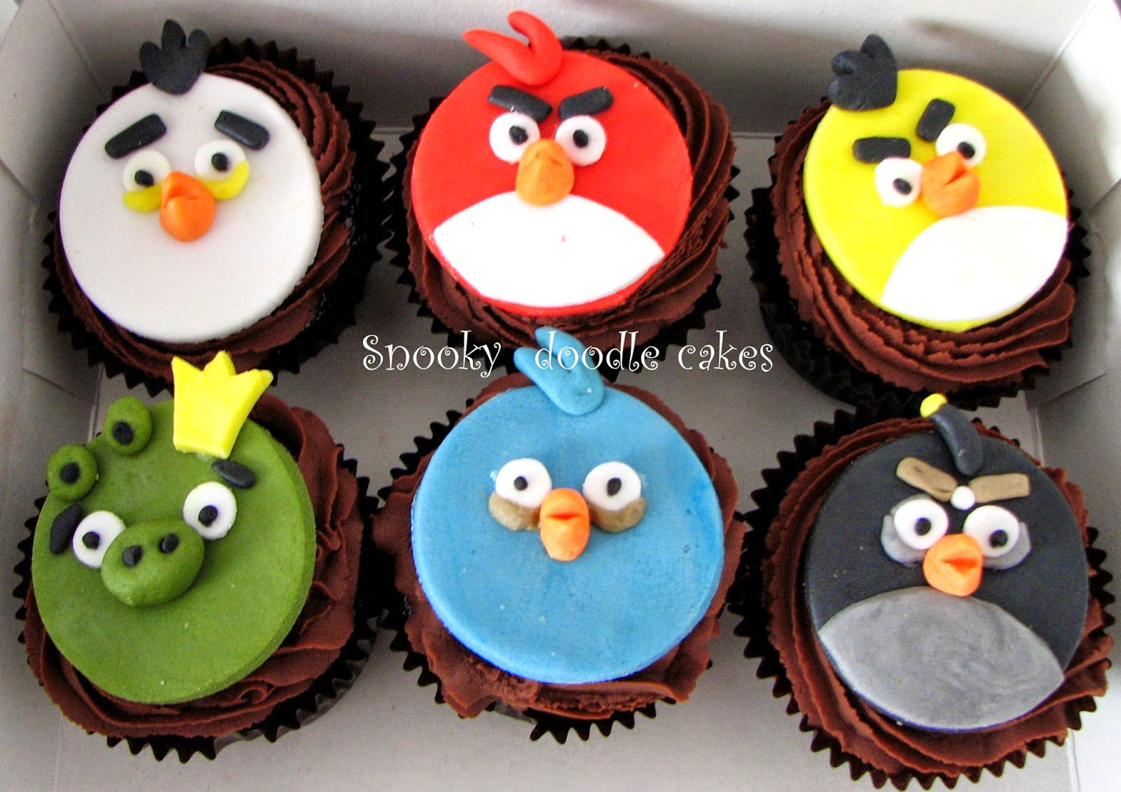 Snooky doodle Cakes: Angry birds cupcakes