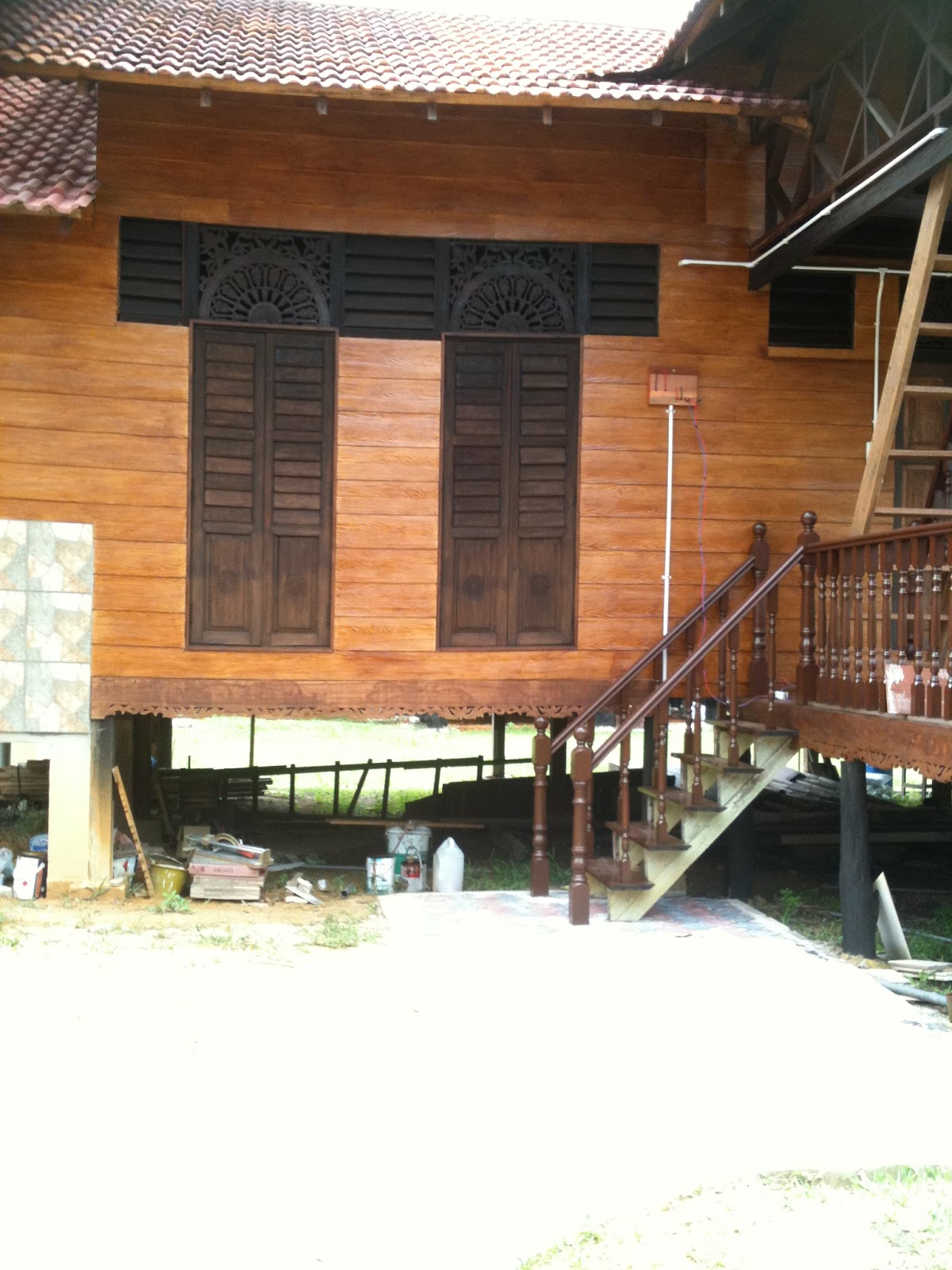 AMPTECH interior design : Rumah Kayu Kuantan