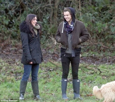 Viciadas por One Direction: Harry Styles no parque