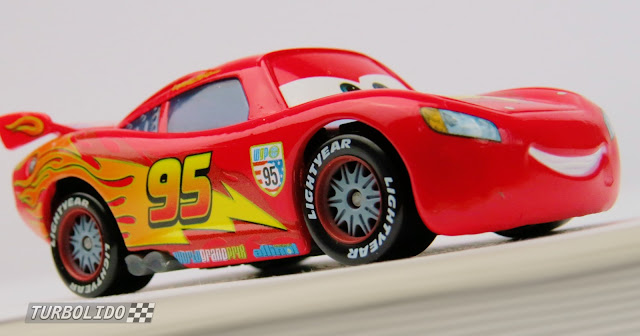 TURBOLIDO Cars: Cars 2 - Lightninig McQueen with Racing Wheels - Mattel ...