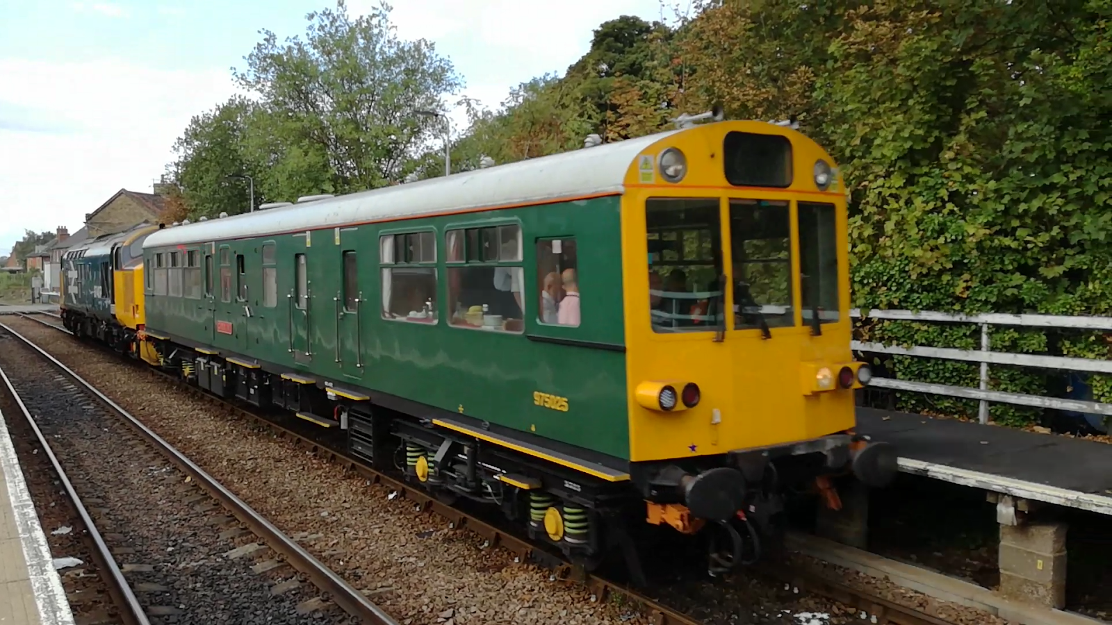 Steve's Bus & Train Page: Oh My Sweet Caroline...