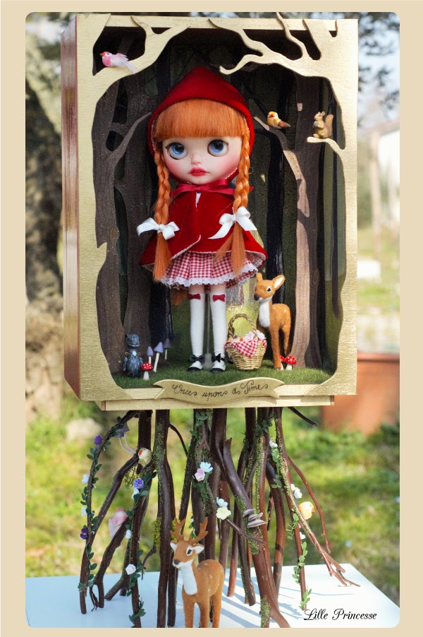 Lille Princesse: Little red riding hood custom room box