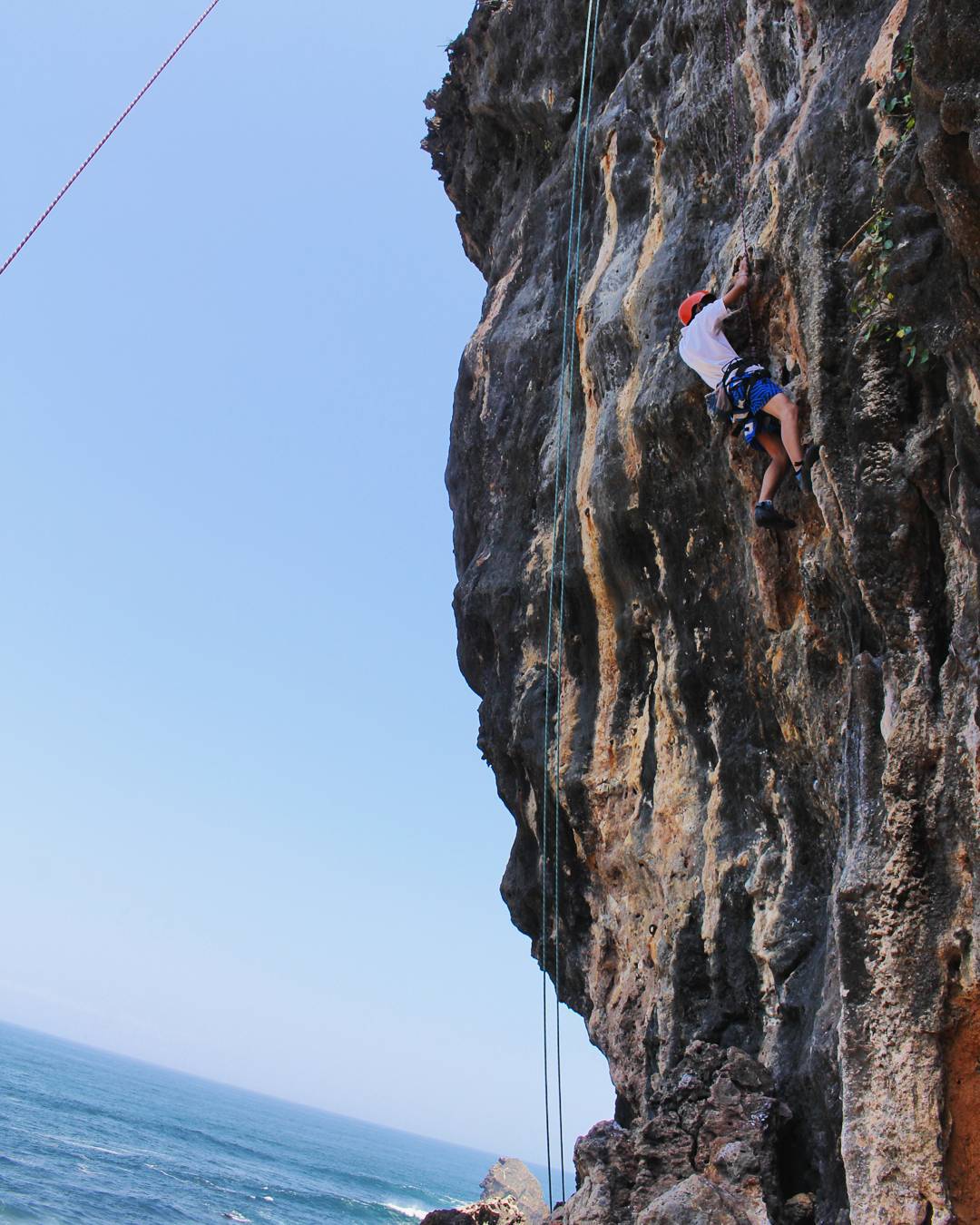 Pantai Siung, Pantai Indah dan Spot Panjat Tebing Favorit di Jogja ...