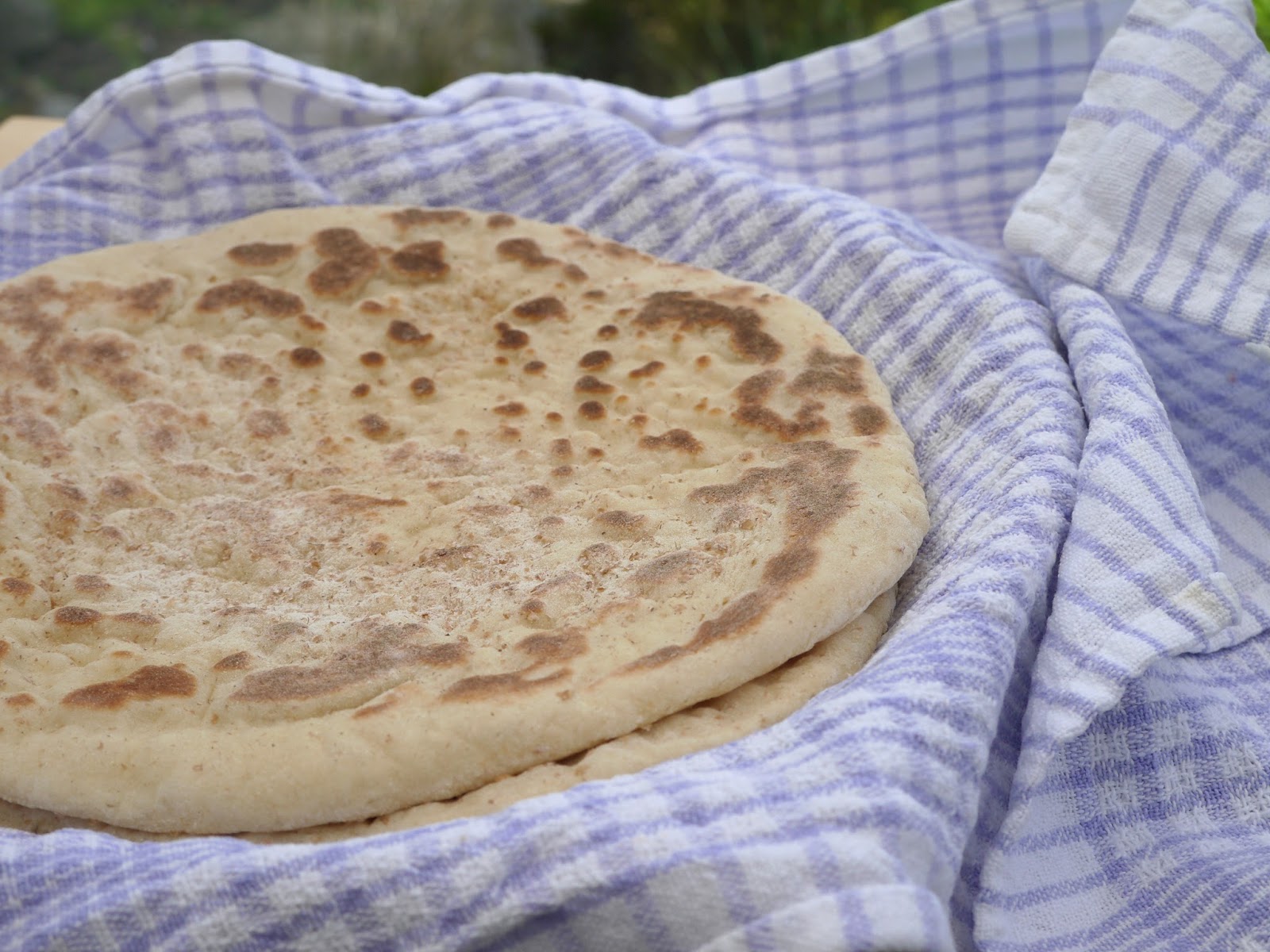 This Muslim Girl Bakes: Really Soft Naan Bread.