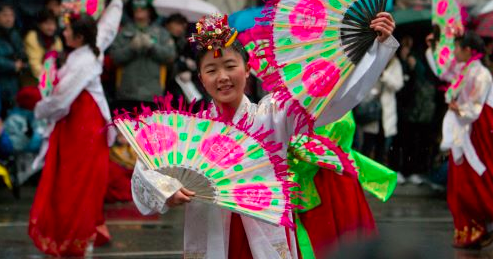 The Language Journal: The Folding Hand Fan and its Secret Language