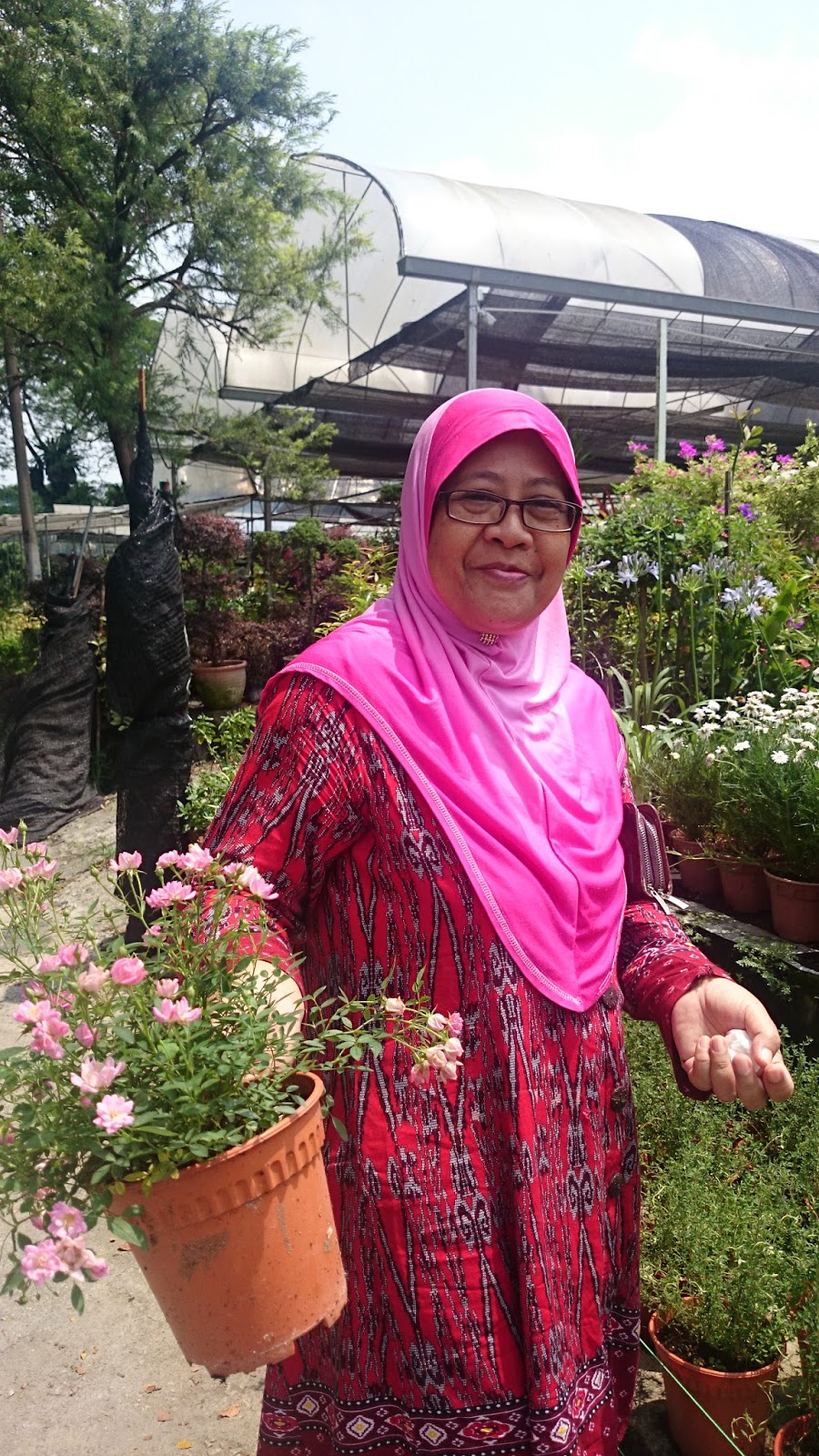 Today BAHAGIA: Kedai bunga paling murah di Sungai Buloh.