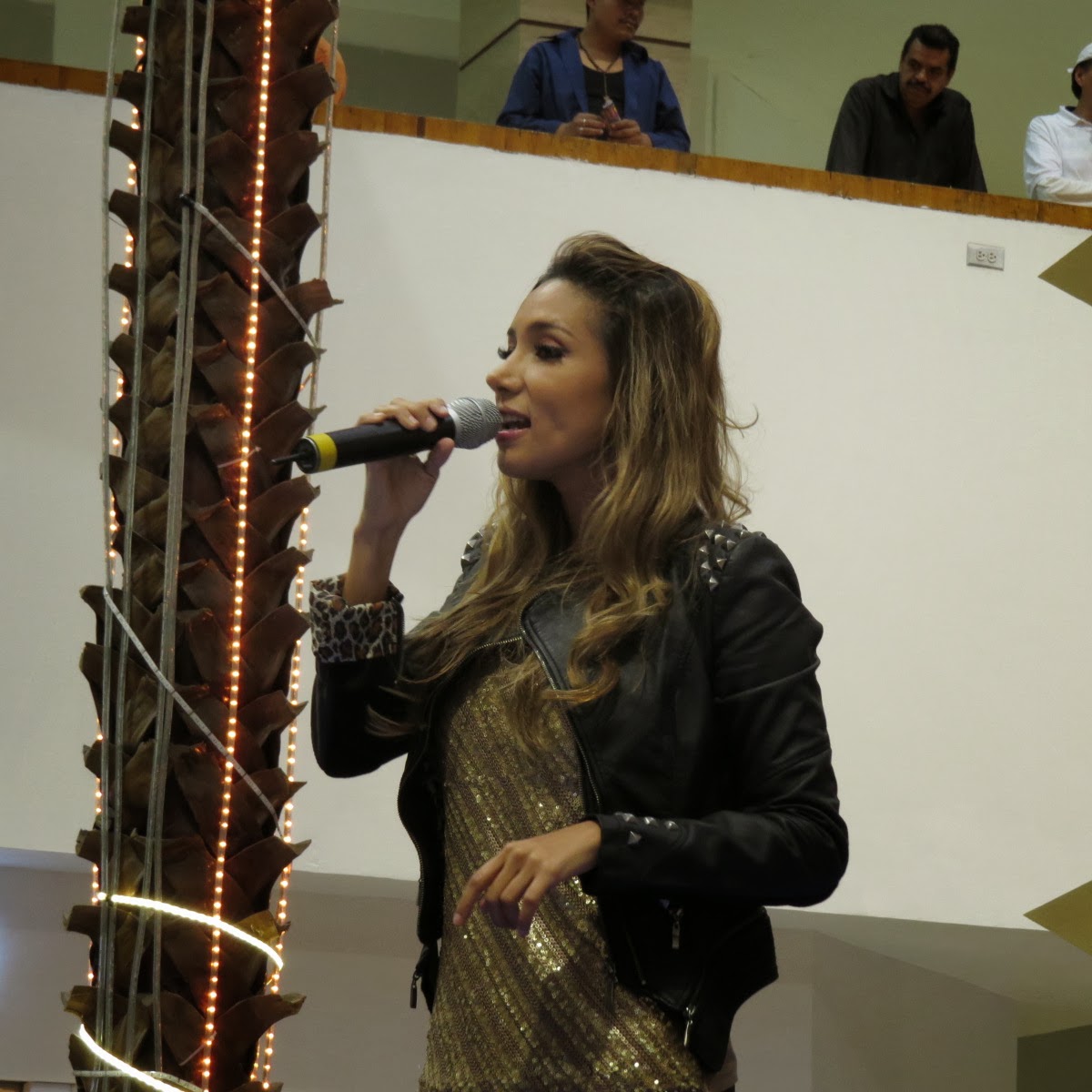 somos el espectador: MARILE ANDRADE LE TOCO PLAZA DE LAS ESTRELLAS
