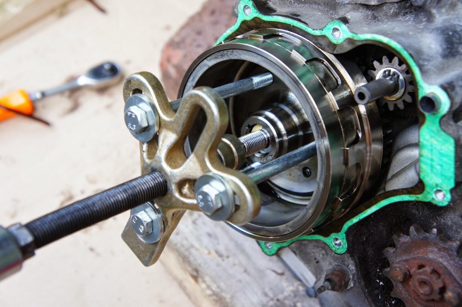 Yamaha YZF-R125 Owners Blog : Yamaha YZF R125 Flywheel Generator removal