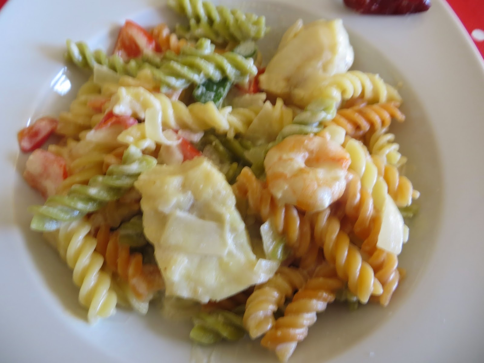 Su Delícia: Fusilli tricolor com cubos de tamboril e camarão