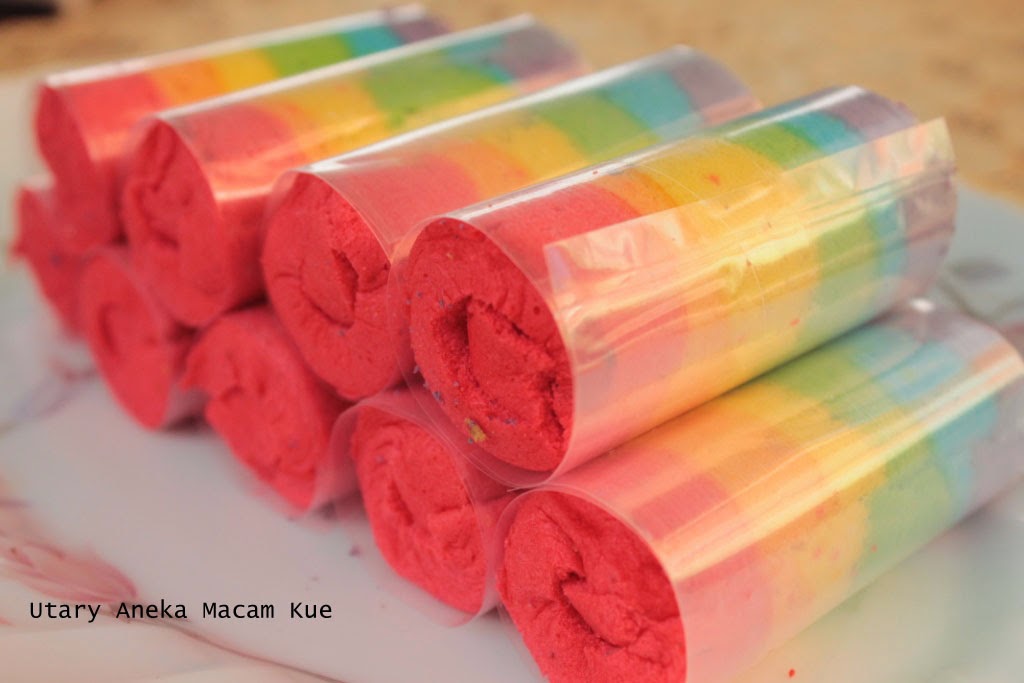 Utary Aneka Macam Kue: Rainbow Cake Gulung